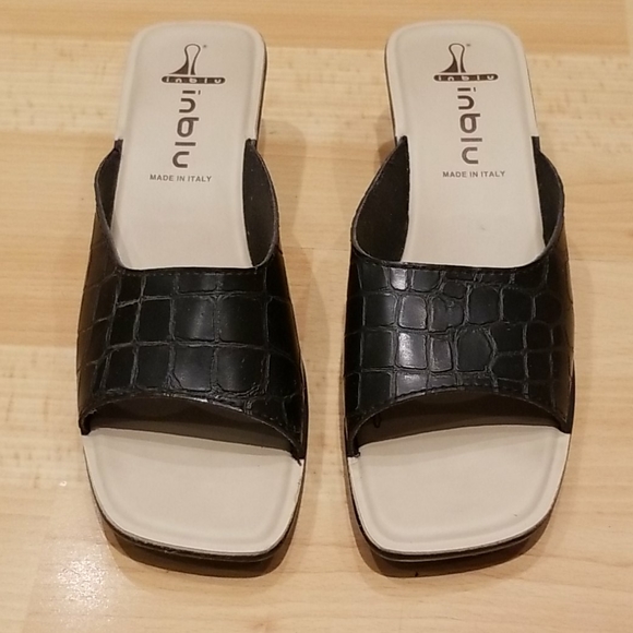 inblu | Shoes | Inblu Faux Crocodile Alligator Black Sandals Heels ...